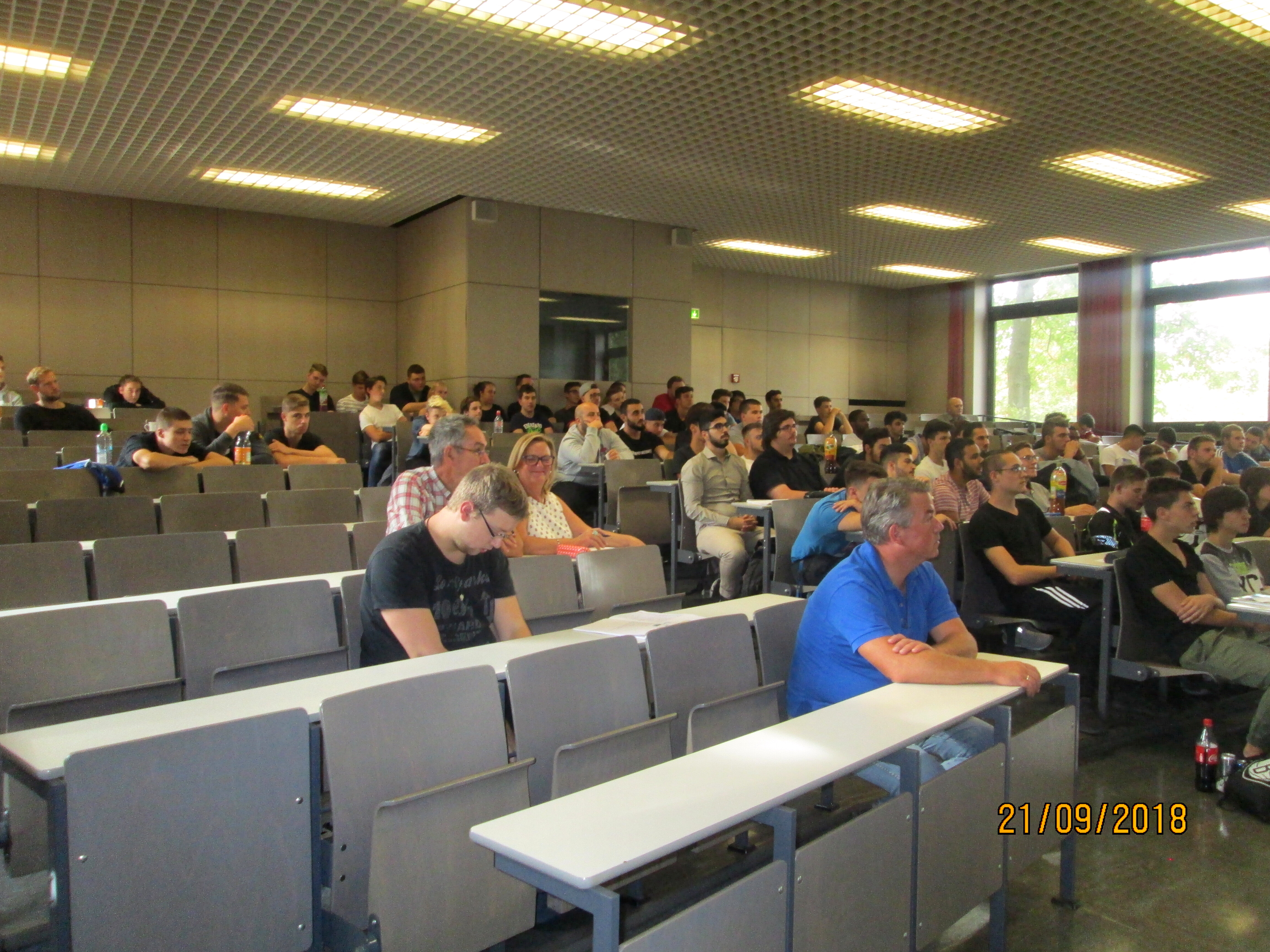 Schüler der B1-Nürnberg sprechen mit Astronaut Alexander Gerst an Board der Internationalen ...