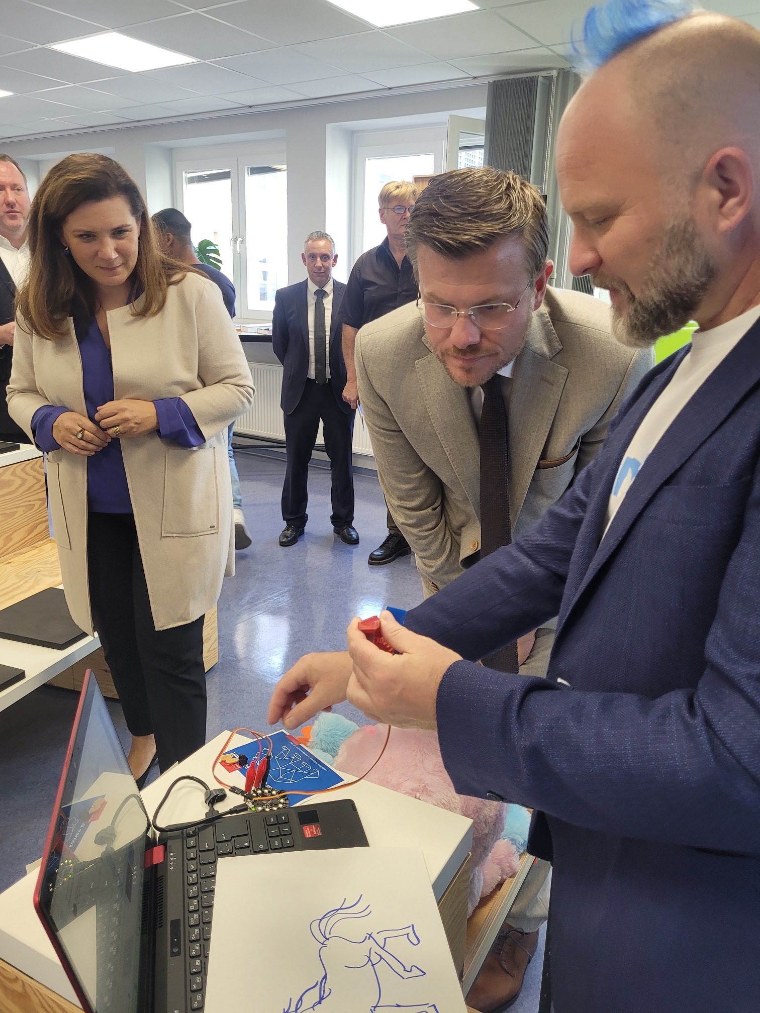 Nachrichten aus dem Rathaus: Eröffnung des Digitallabors erlebb@r am ...