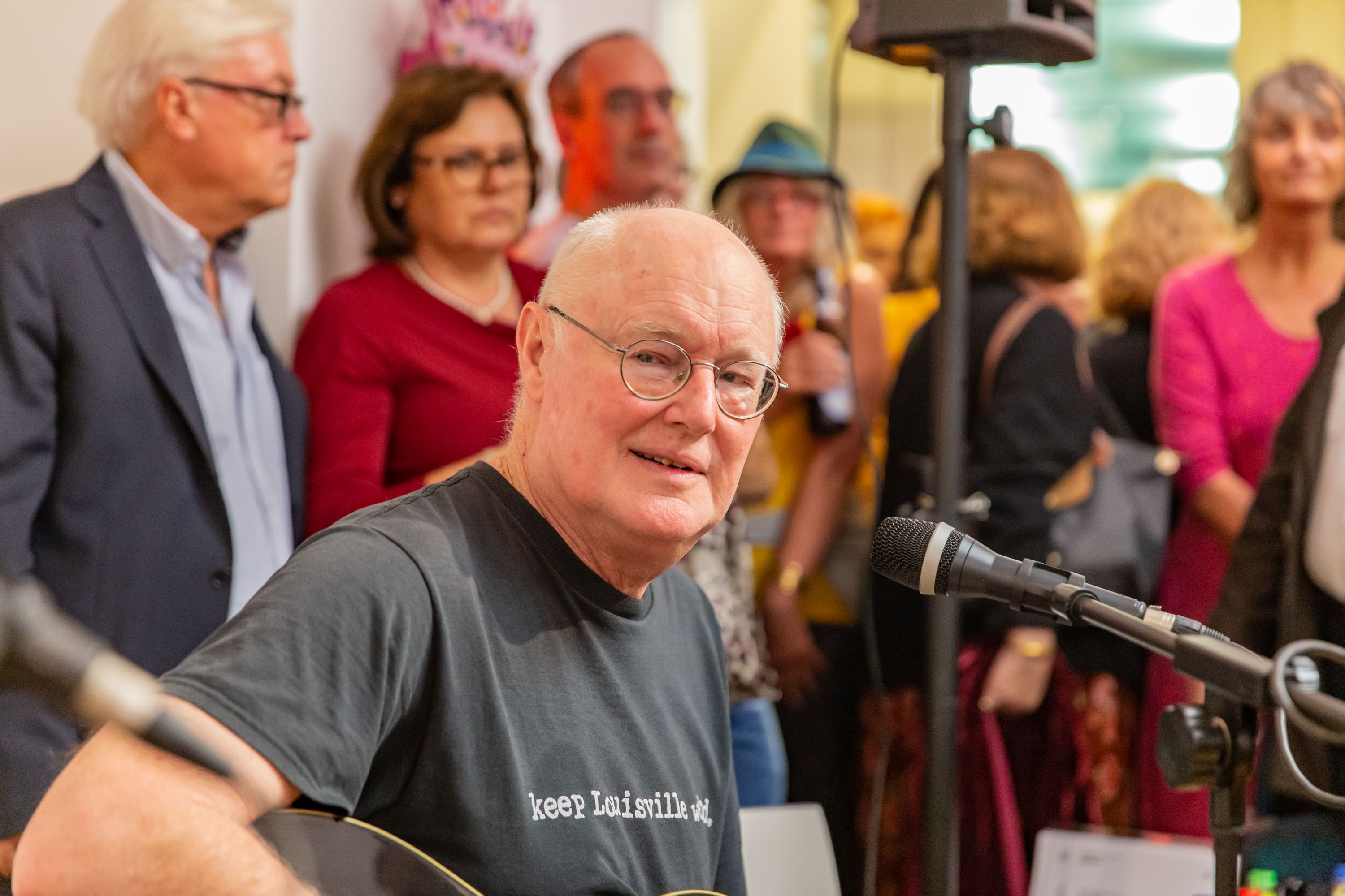 Nachrichten aus dem Rathaus: Künstlergespräch mit Maler und Musiker Dan ...